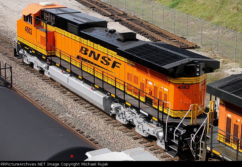 BNSF 4562